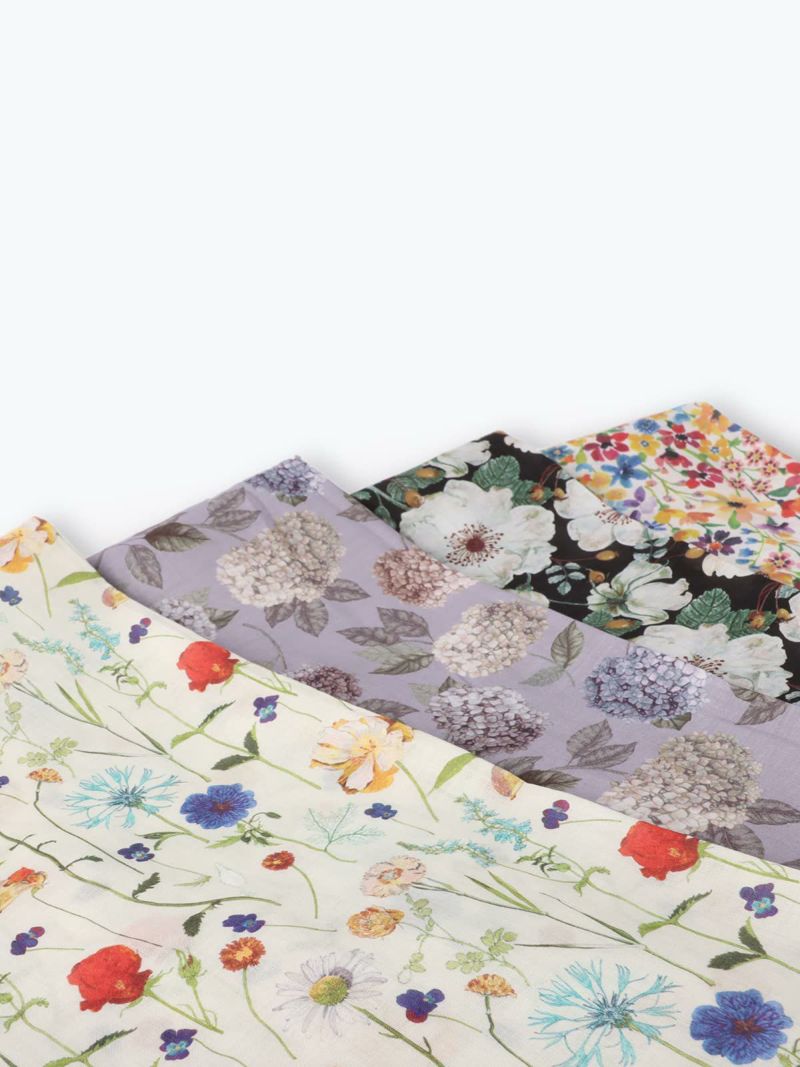 ラスト1点 オフホワイト】LIBERTYPRINTシルフローンストール ラスト1点 オフホワイト】LIBERTYPRINTシルフローンストール